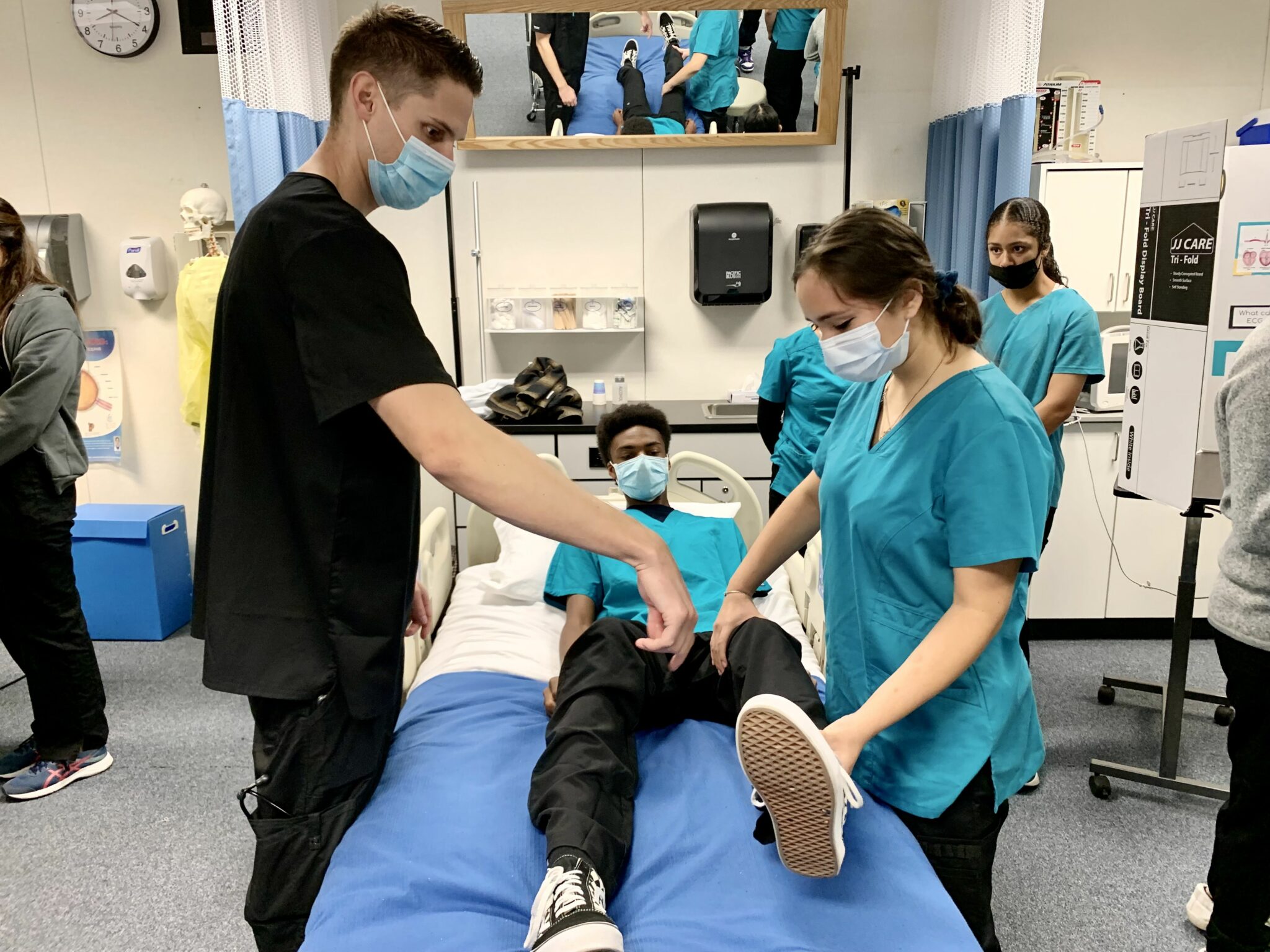 CHSU Medical Students Demonstrate Patient Care Skills to High School ...